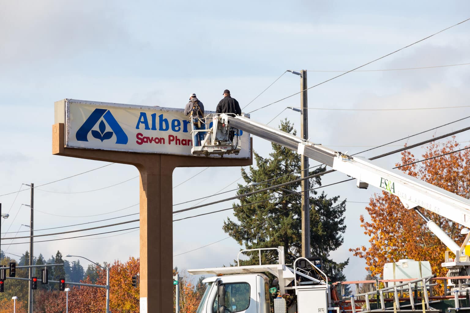 Beginner’s Guide to Sign Maintenance | Tupp Signs