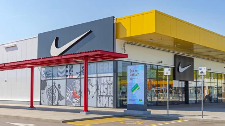 Essential Guide to Exterior Retail Signage: Materials, Colors, and ...