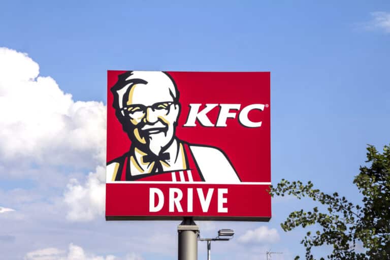 How Pylon Signs Increase Restaurant Visibility from Afar - Tupp Signs